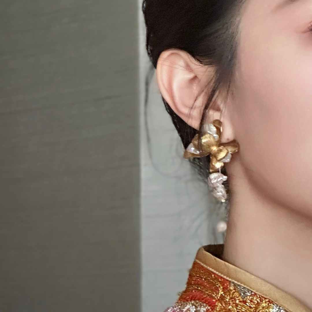 The Chubby Paw Vintage Pearl Flower Drop Earrings | 925 Sterling Silver with 24K Gold | 7cm ...