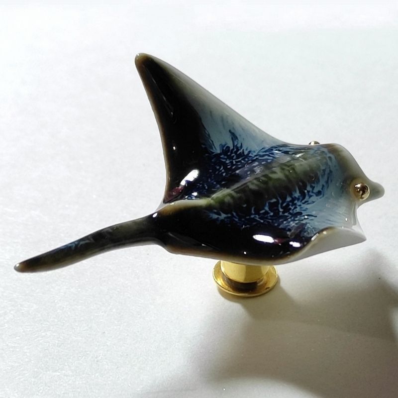 Ceramic Manta Ray Brooch – Handcrafted Ocean Art Jewelry