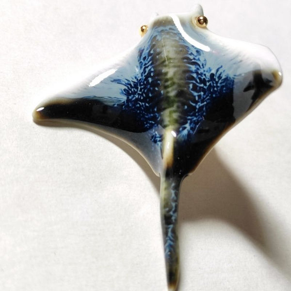 Ceramic Manta Ray Brooch – Handcrafted Ocean Art Jewelry